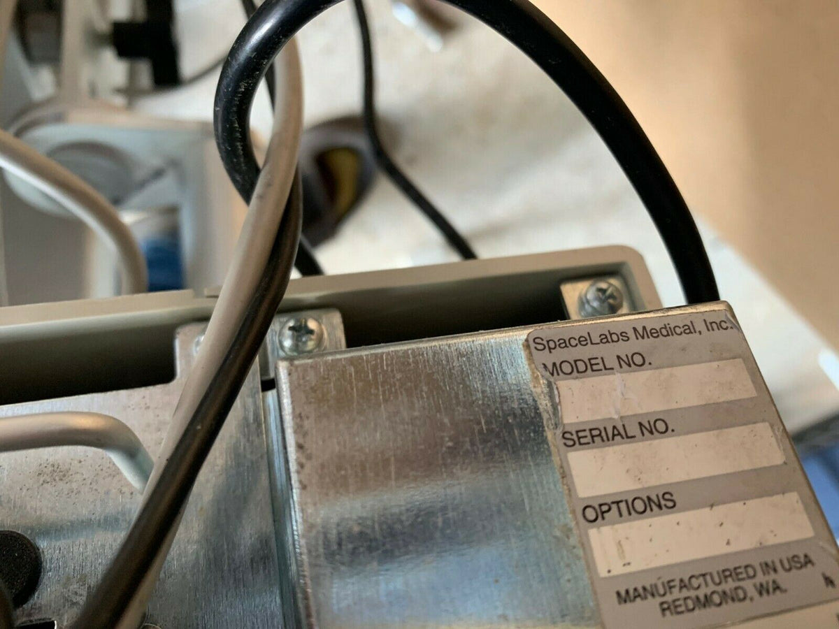 Spacelabs Healthcare 91415-A Patient Monitor & wall mount 509DM and bo ...