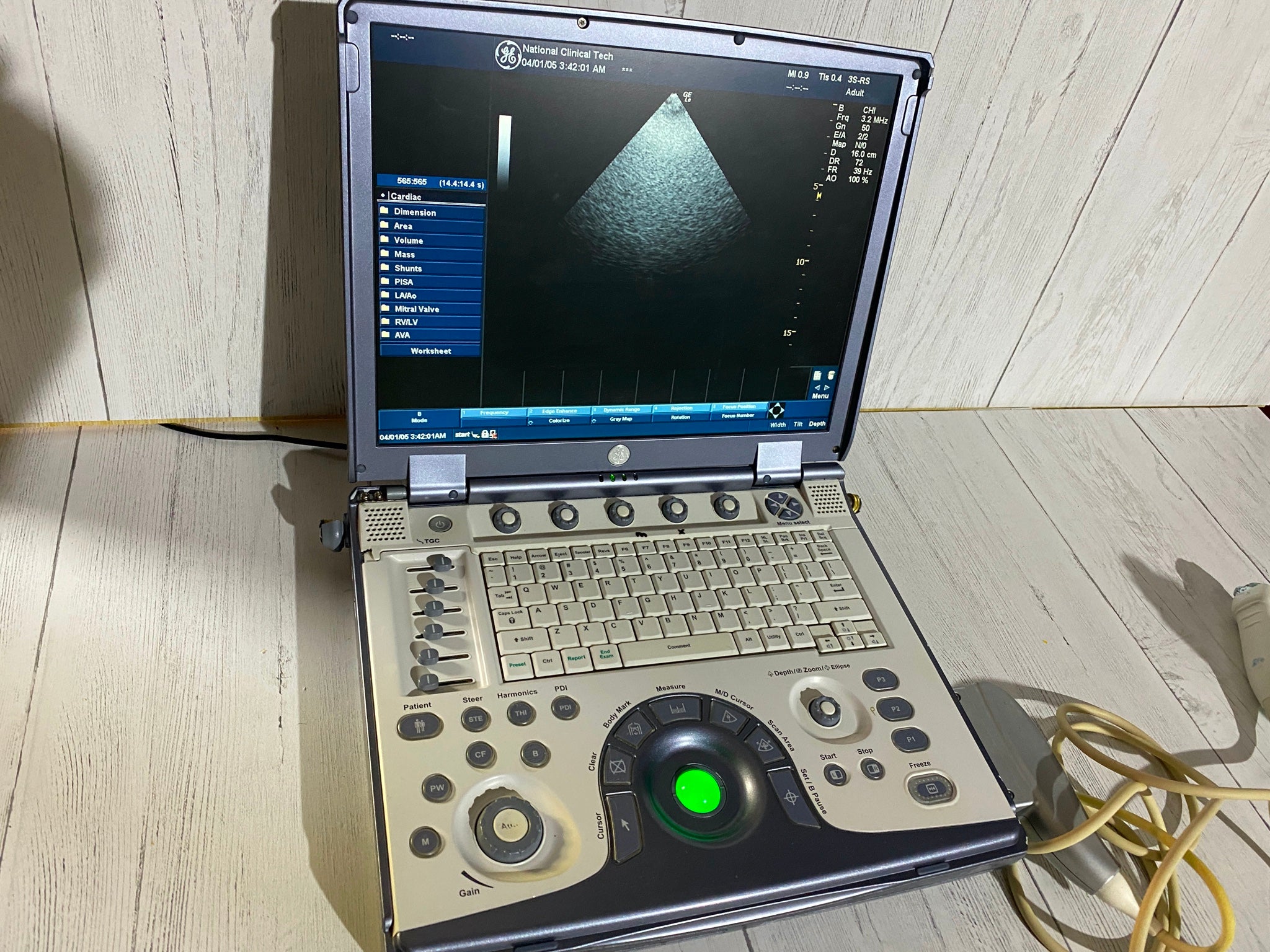 Ge Logic E portable Ultrasound machine with one linear array probe